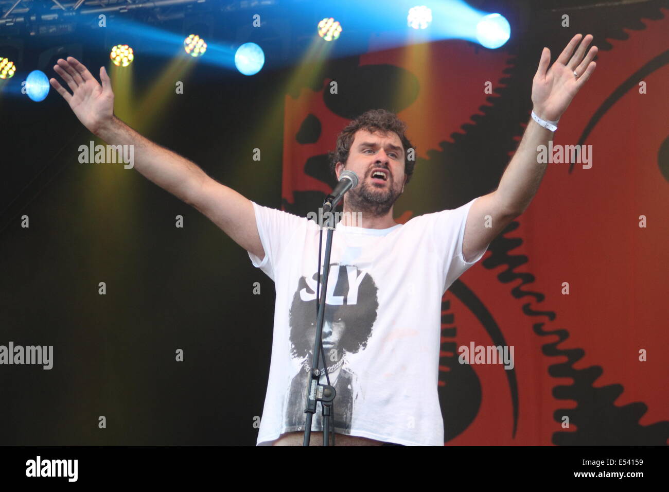 Lead singer of the reverend and the makers hi-res stock photography and ...