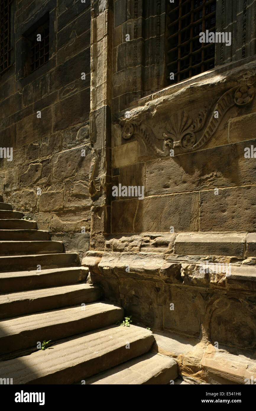 Stone steps in the Piazza Duomo, Bergamo Alta, Italy Stock Photo - Alamy