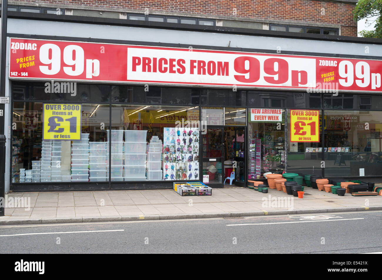 Discount store hi-res stock photography and images - Alamy