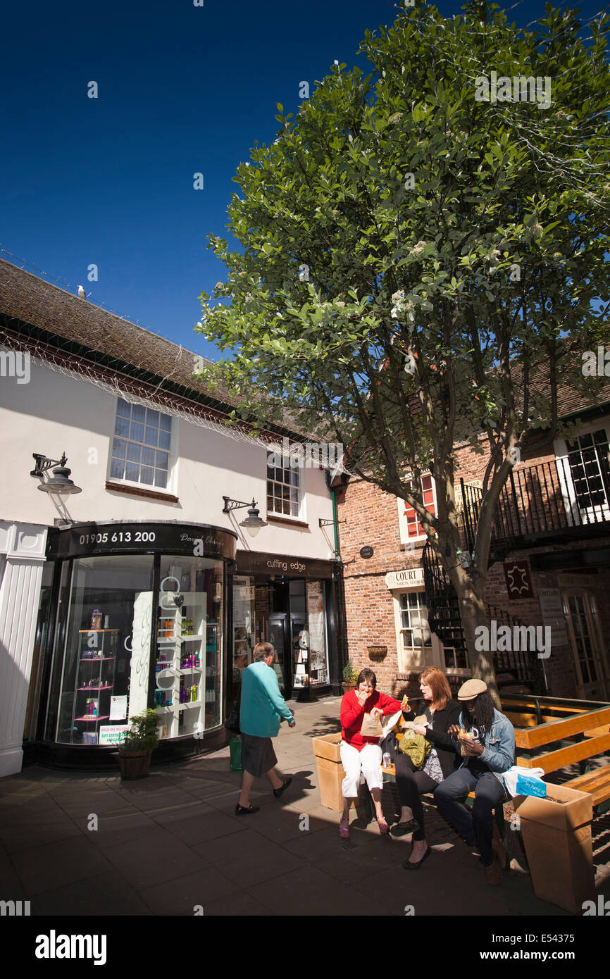 UK, England, Worcestershire, Worcester, Reindeer Court, shopping arcade ...