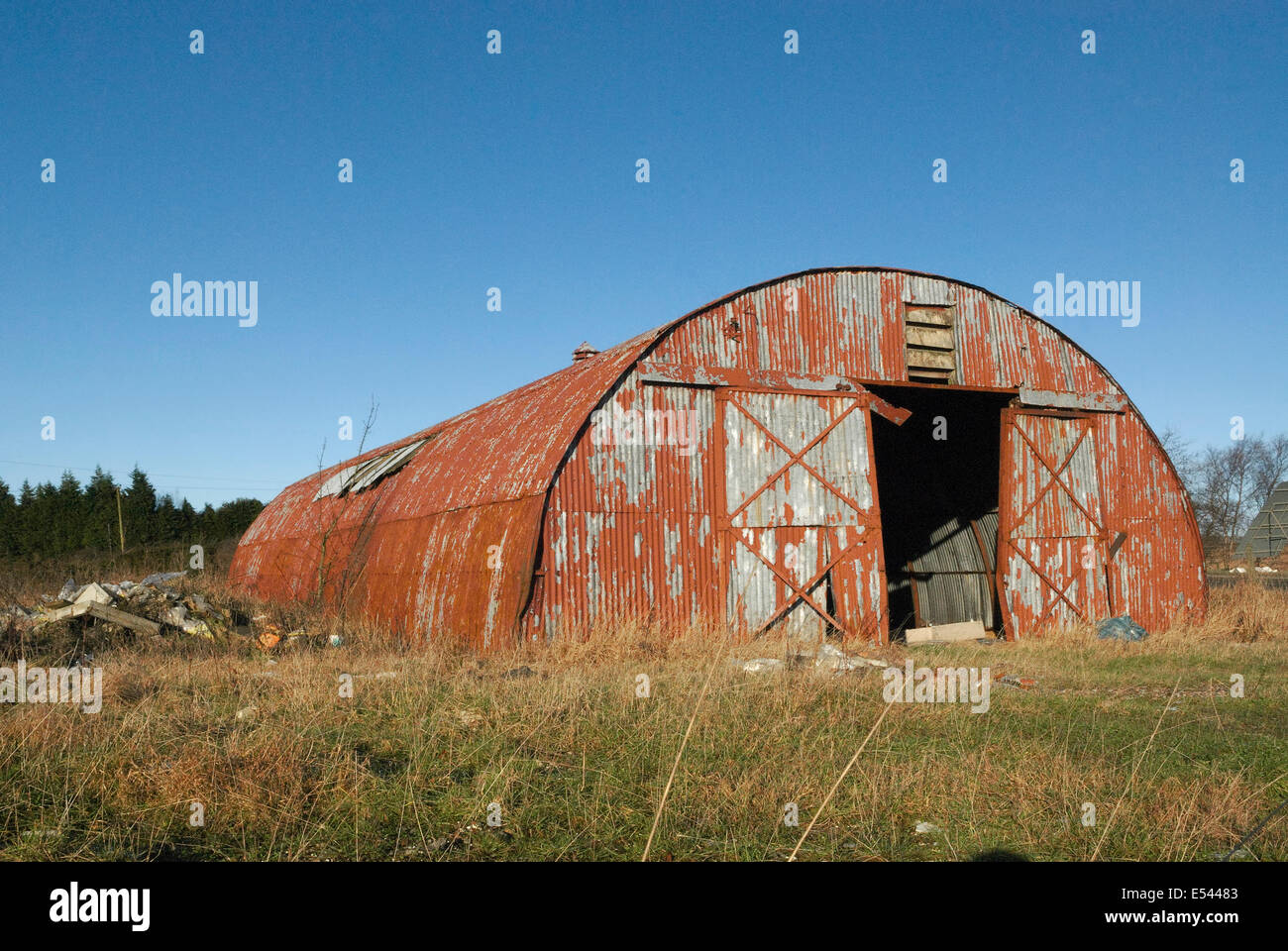 Derelict Rusty Red Barn in field near Glasgow Stock Photo - Alamy