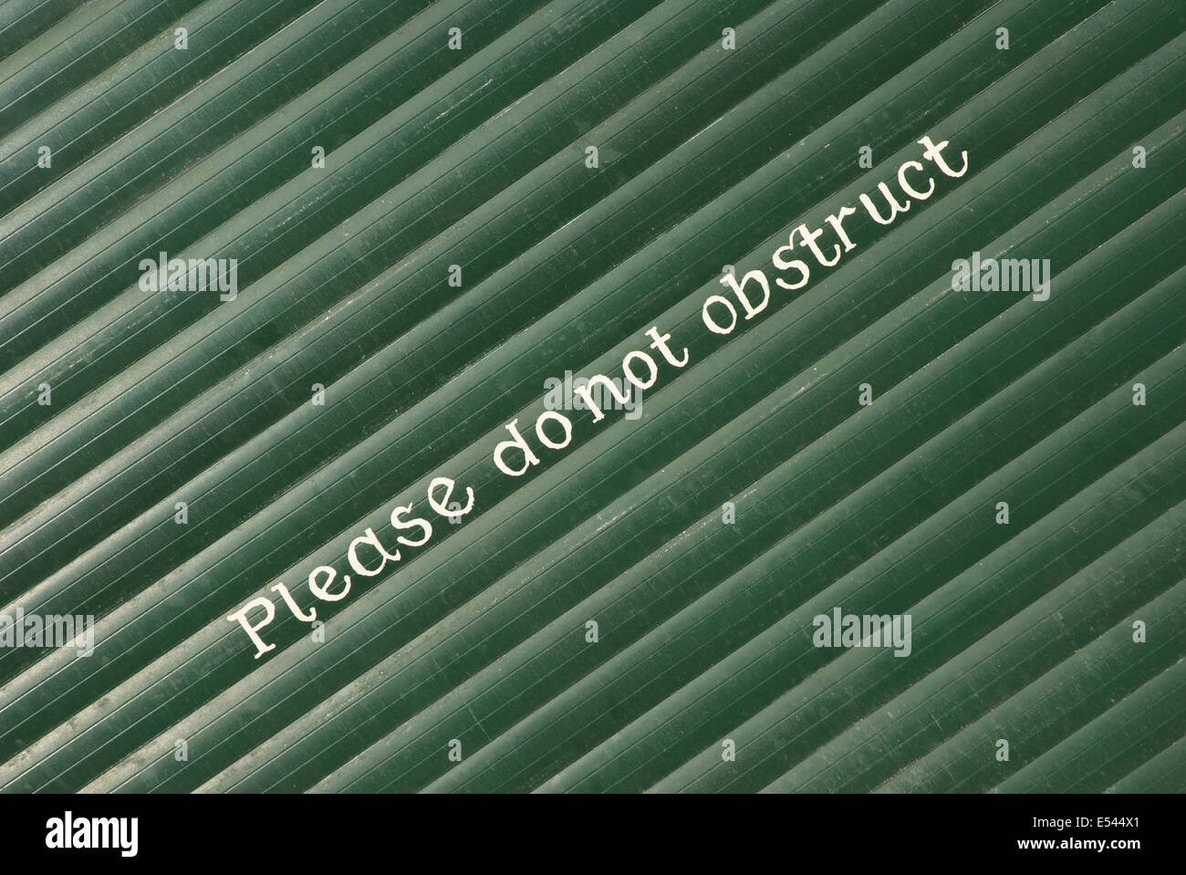 Sign - Please do not obstruct - painted on garage door Stock Photo - Alamy