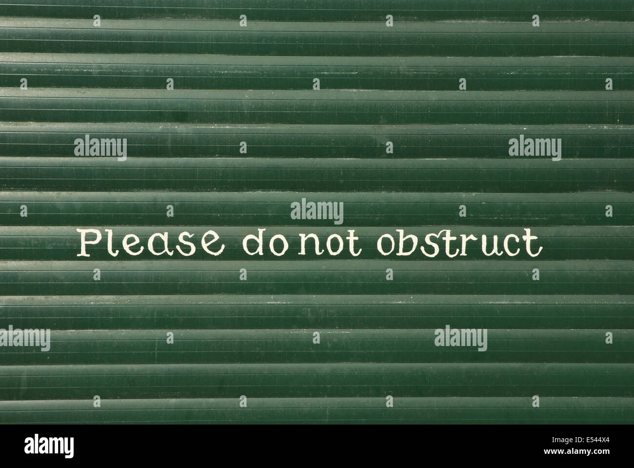 Sign - Please do not obstruct - painted on garage door Stock Photo - Alamy