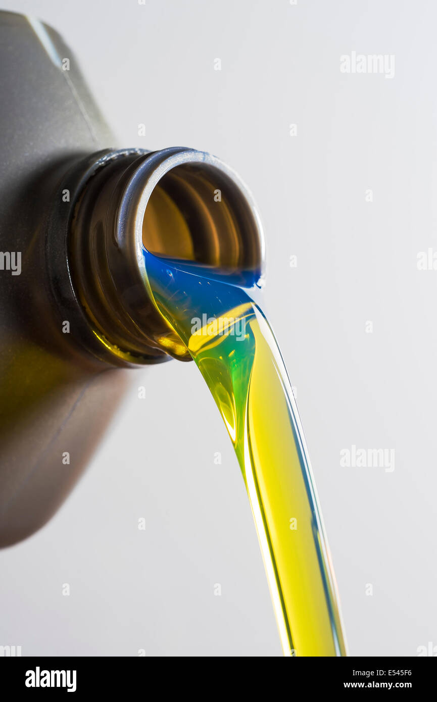 Fresh motor oil refilling hi-res stock photography and images - Alamy