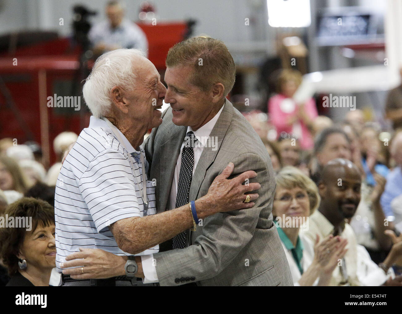 Sioux City, IOWA, USA. 19th July, 2014. Capt. AL HAYNES, left, and ...