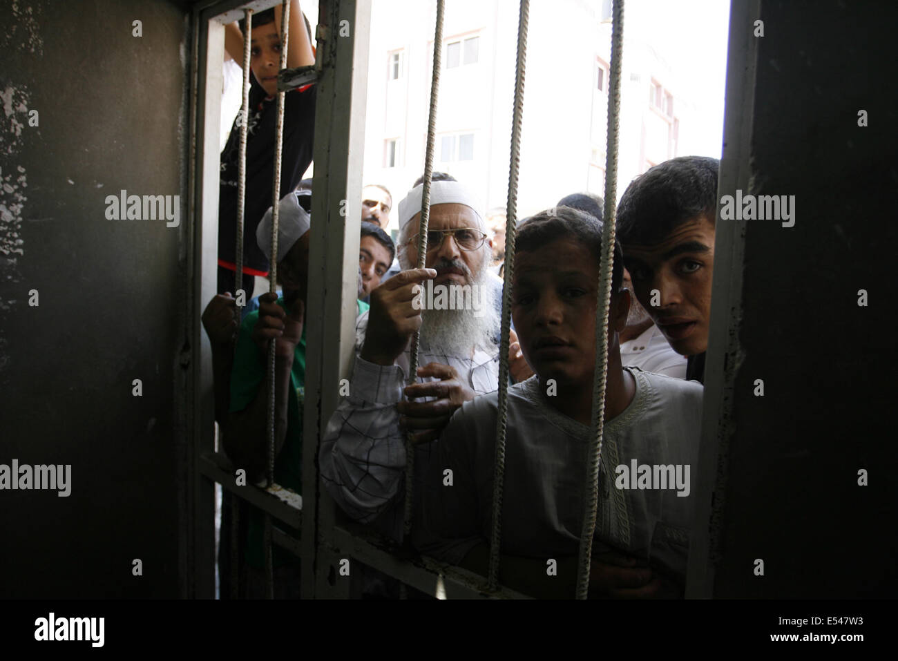 Gaza, Gaza Strip, Palestinian Territories. 20th July, 2014. Relatives ...