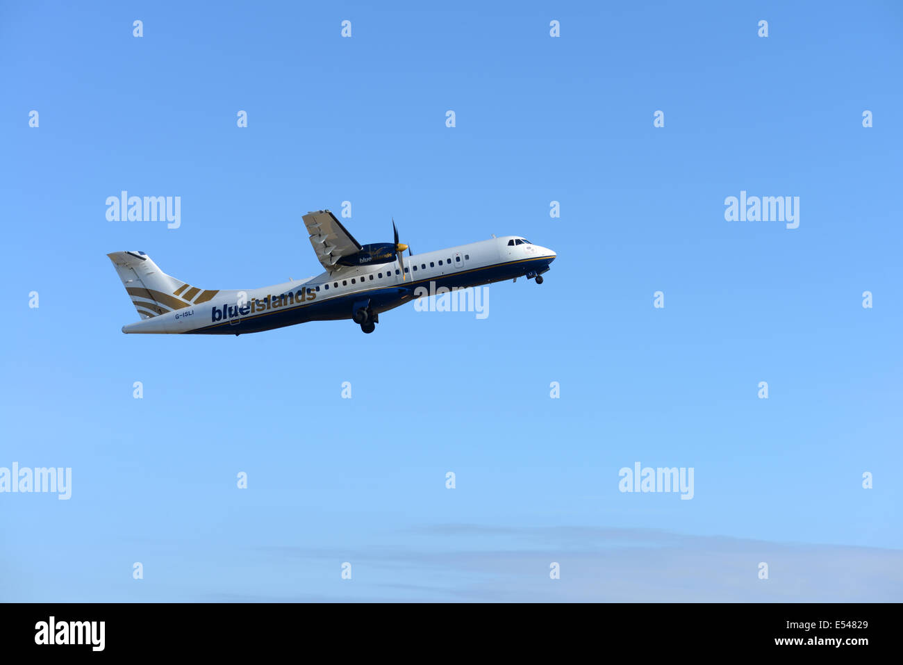 Aircraft take off hi-res stock photography and images - Alamy