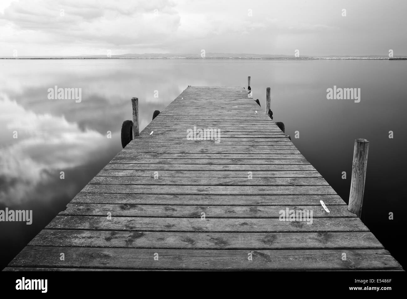 Black and white dock hi-res stock photography and images - Alamy