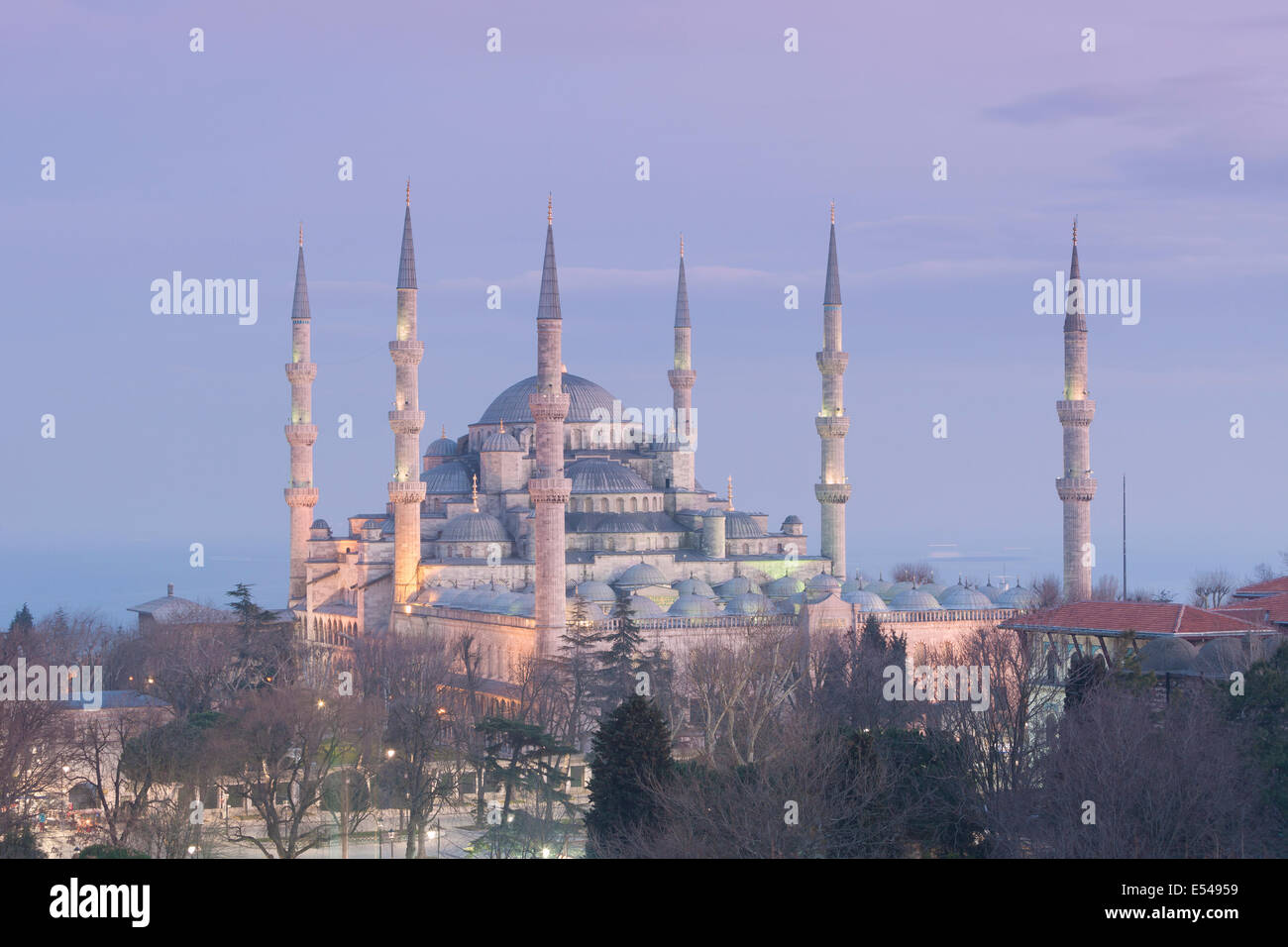 The Blue Mosque at dusk, Sultanahmet, Istanbul, Turkey Stock Photo - Alamy