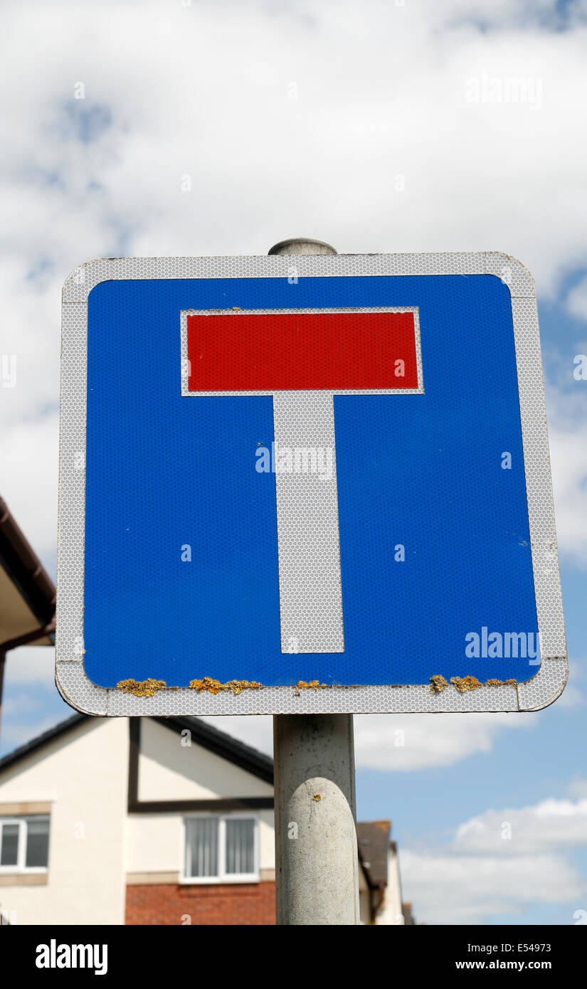 No through road sign hi-res stock photography and images - Alamy