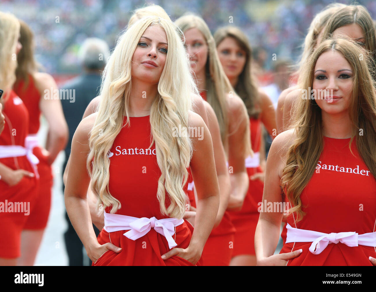 Formula 1 sport hostess hi-res stock photography and images - Alamy