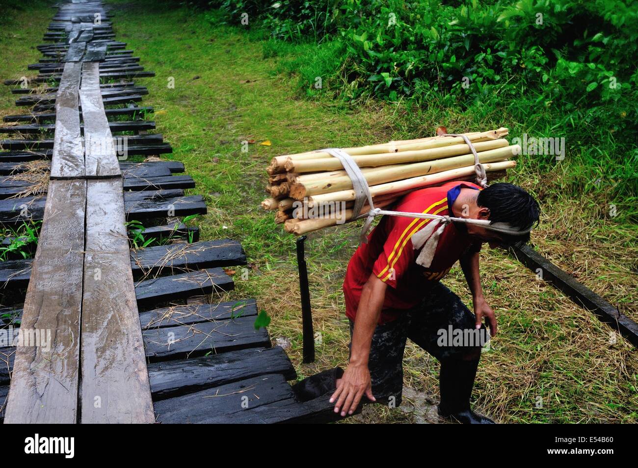 Peru bridge natives hi-res stock photography and images - Alamy