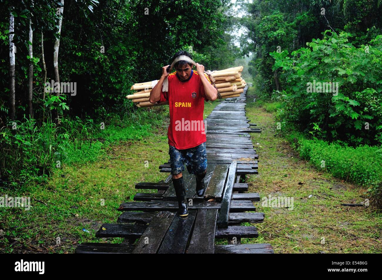 Peru bridge natives hi-res stock photography and images - Alamy