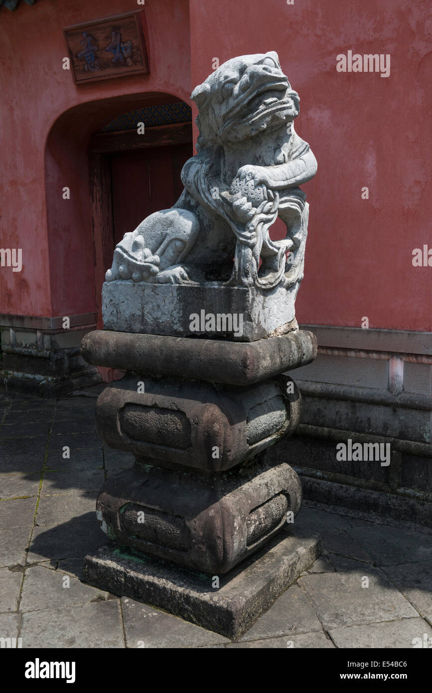 Stone Dragon by the Sanmen Gate (Romon) in Sofukuji Temple, Nagasaki ...