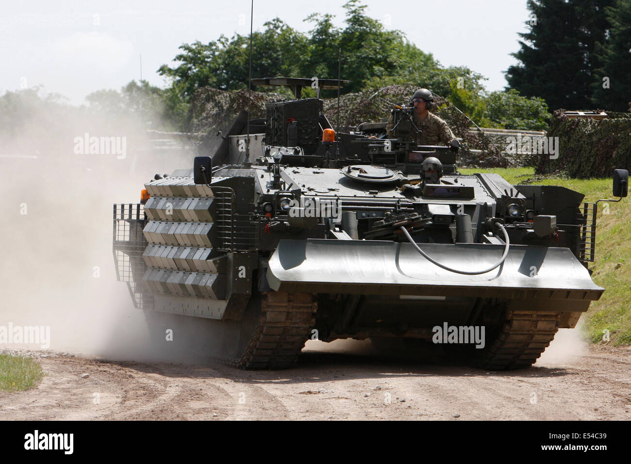 Armoured repair recovery vehicle hi-res stock photography and images ...