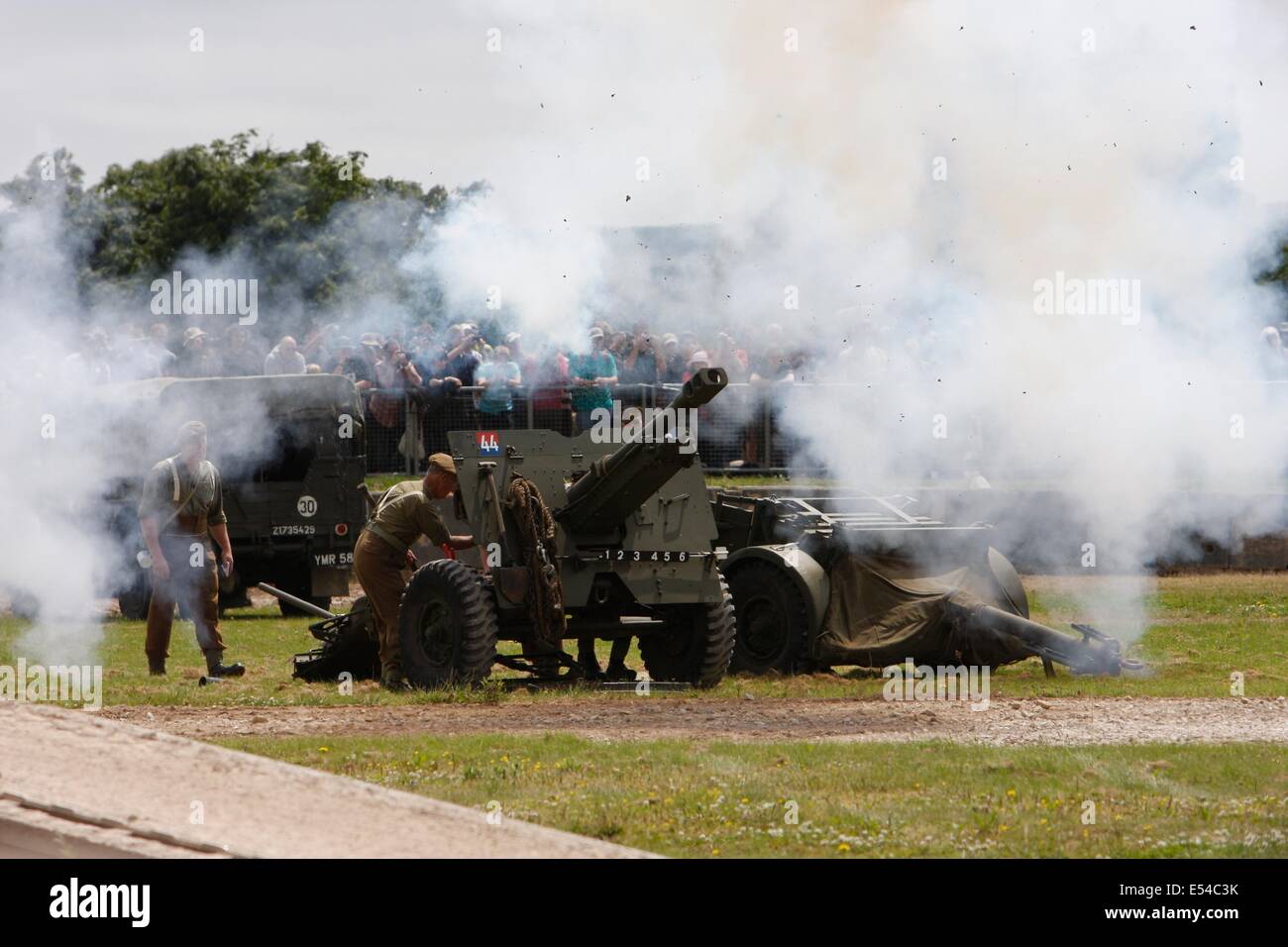 British Morris C8 Artillery Tractor and 25 Pounder Gun - Bovington ...