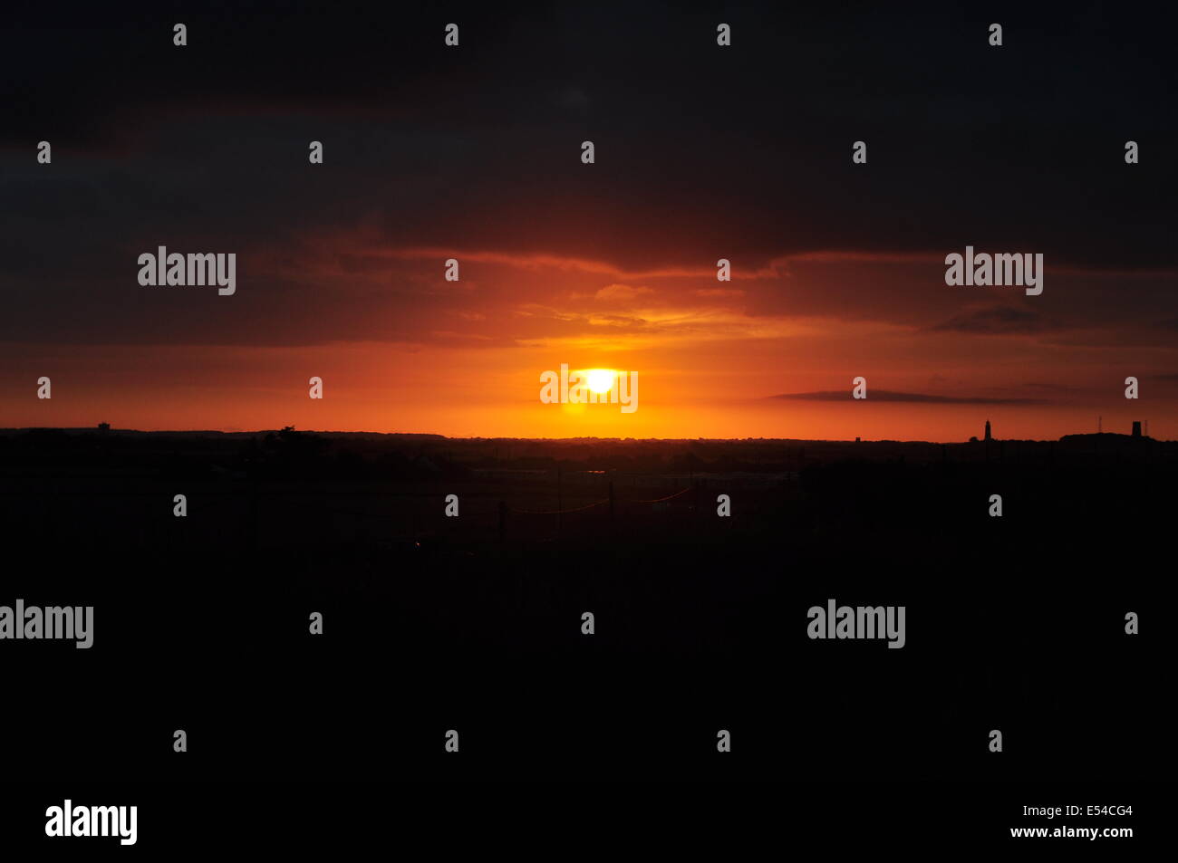 Amber sky sunset hi-res stock photography and images - Alamy