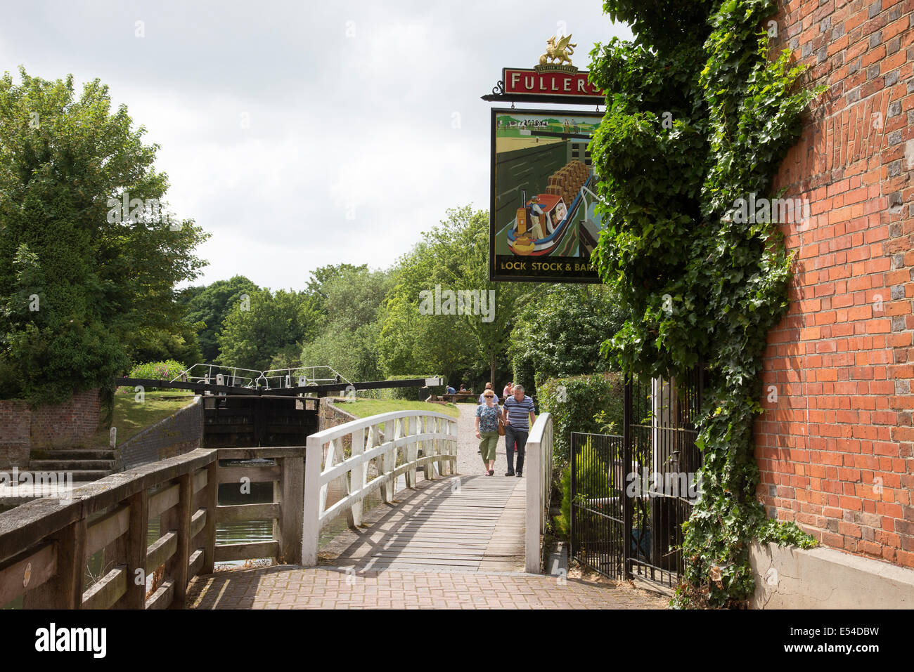 English pub signs hi-res stock photography and images - Alamy