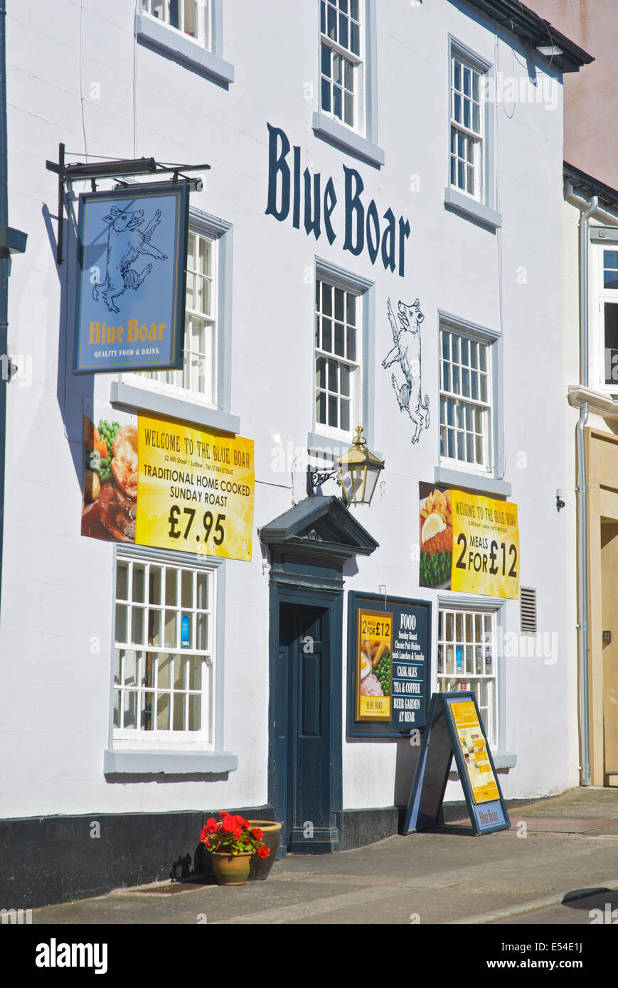 Blue boar inn hi-res stock photography and images - Alamy