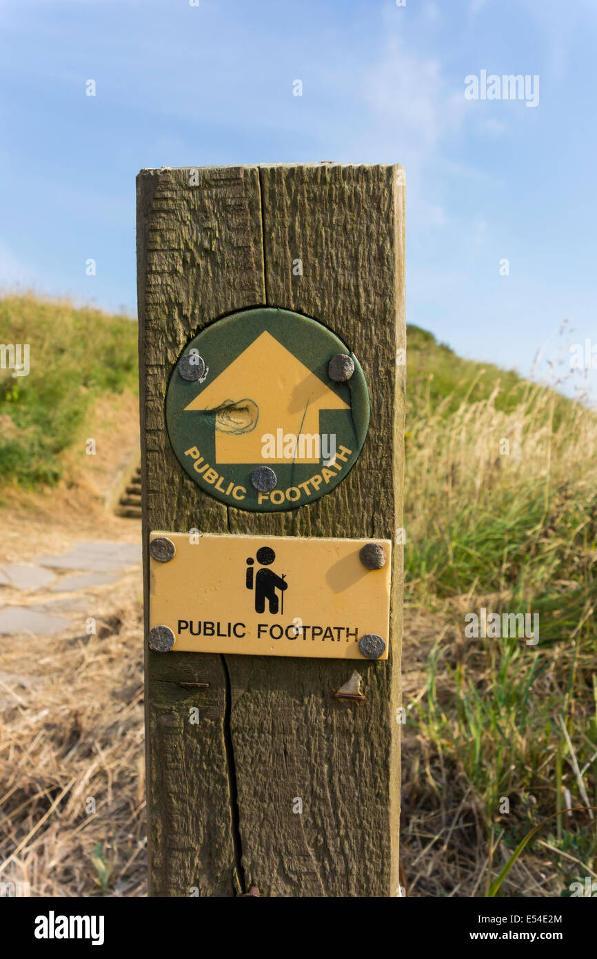 Footpath sign waymark arrow hi-res stock photography and images - Alamy Footpath sign waymark arrow hi-res stock photography and images - Alamy