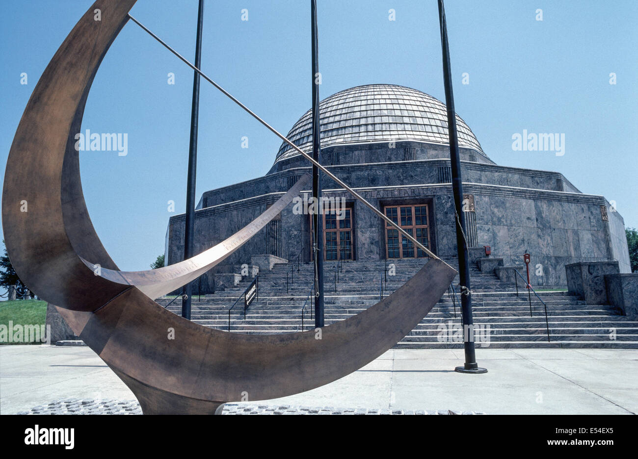 Sundial sculpture in english hi-res stock photography and images - Alamy