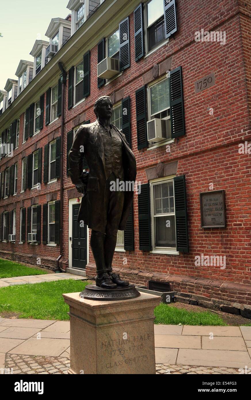 NEW HAVEN, CONNECTICUT: Nathan Hale (a Yale Alumnus) Statue and 1750 ... NEW HAVEN, CONNECTICUT: Nathan Hale (a Yale Alumnus) Statue and 1750 ...