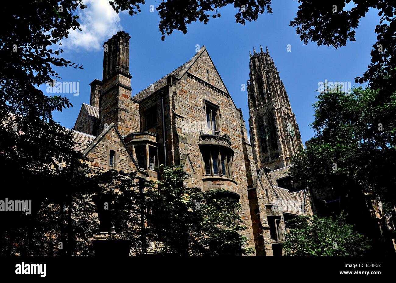 NEW HAVEN, CONNECTICUT: English-style stone buildings and neo-gothic ...