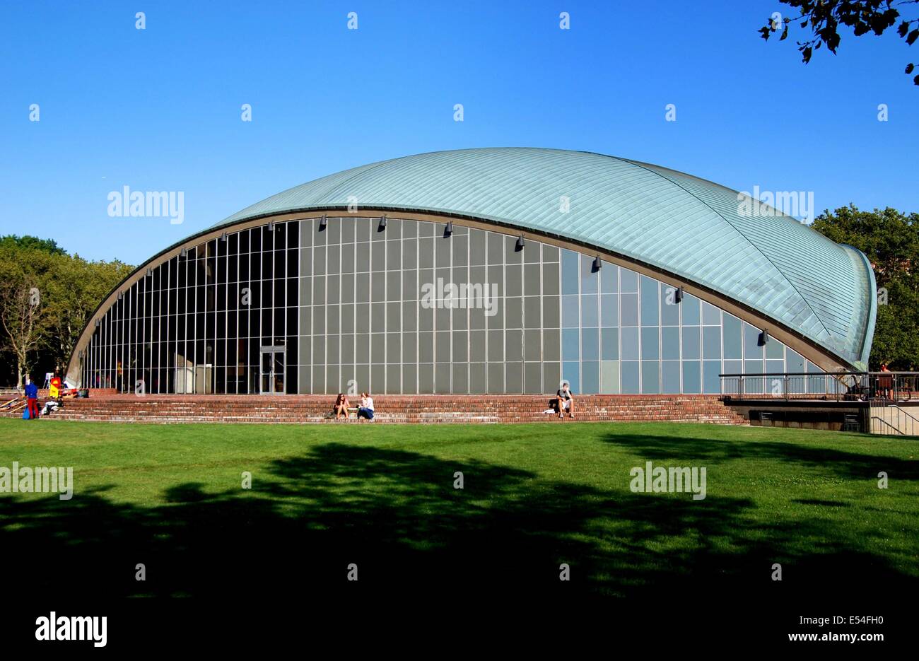 CAMBRIDGE, MASSACHUSETTS: The Kresge Auditorium (1956) at the ...