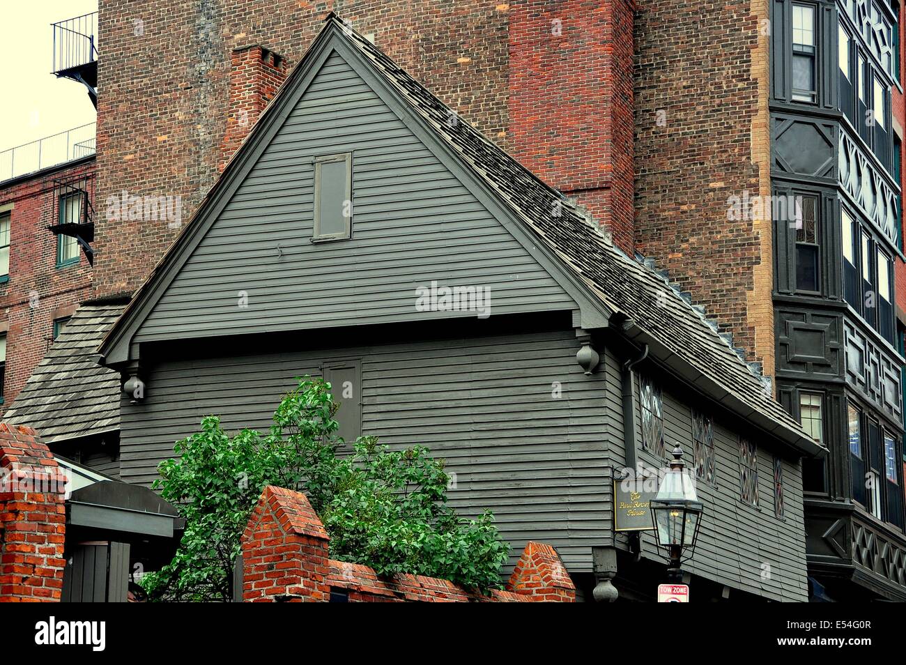 BOSTON, MASSACHUSETTS: The Paul Revere house, built in 1680, is the ...