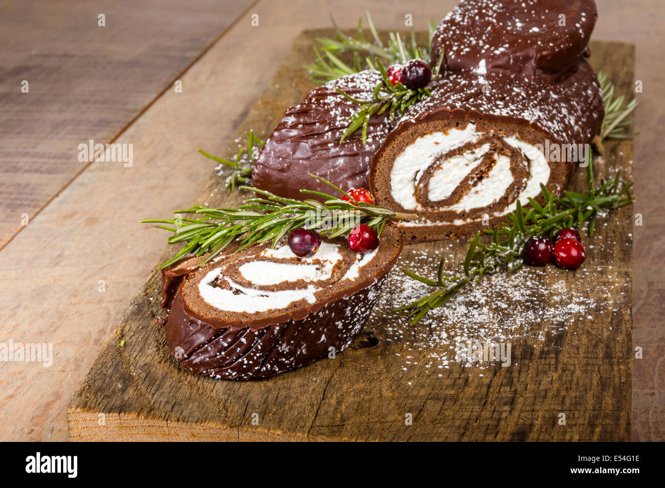 Traditional yule log hi-res stock photography and images - Alamy