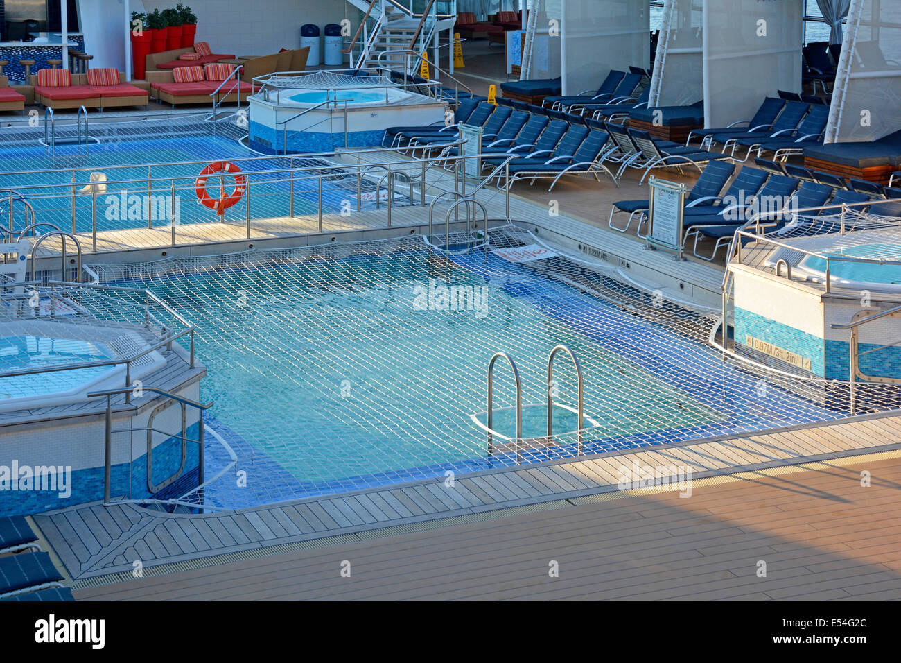 Safety netting hi-res stock photography and images - Alamy