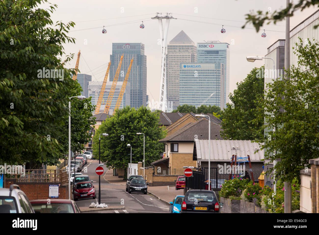 Canary Wharf and the Emirates air line cable car from a city back ...