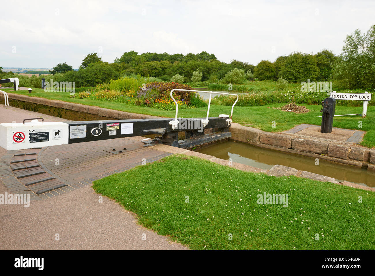 Narrowboats at foxton locks hi-res stock photography and images - Alamy