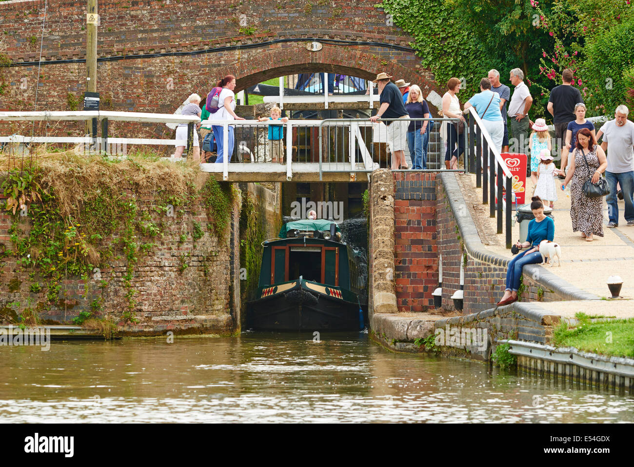 Narrowboats at foxton locks hi-res stock photography and images - Alamy