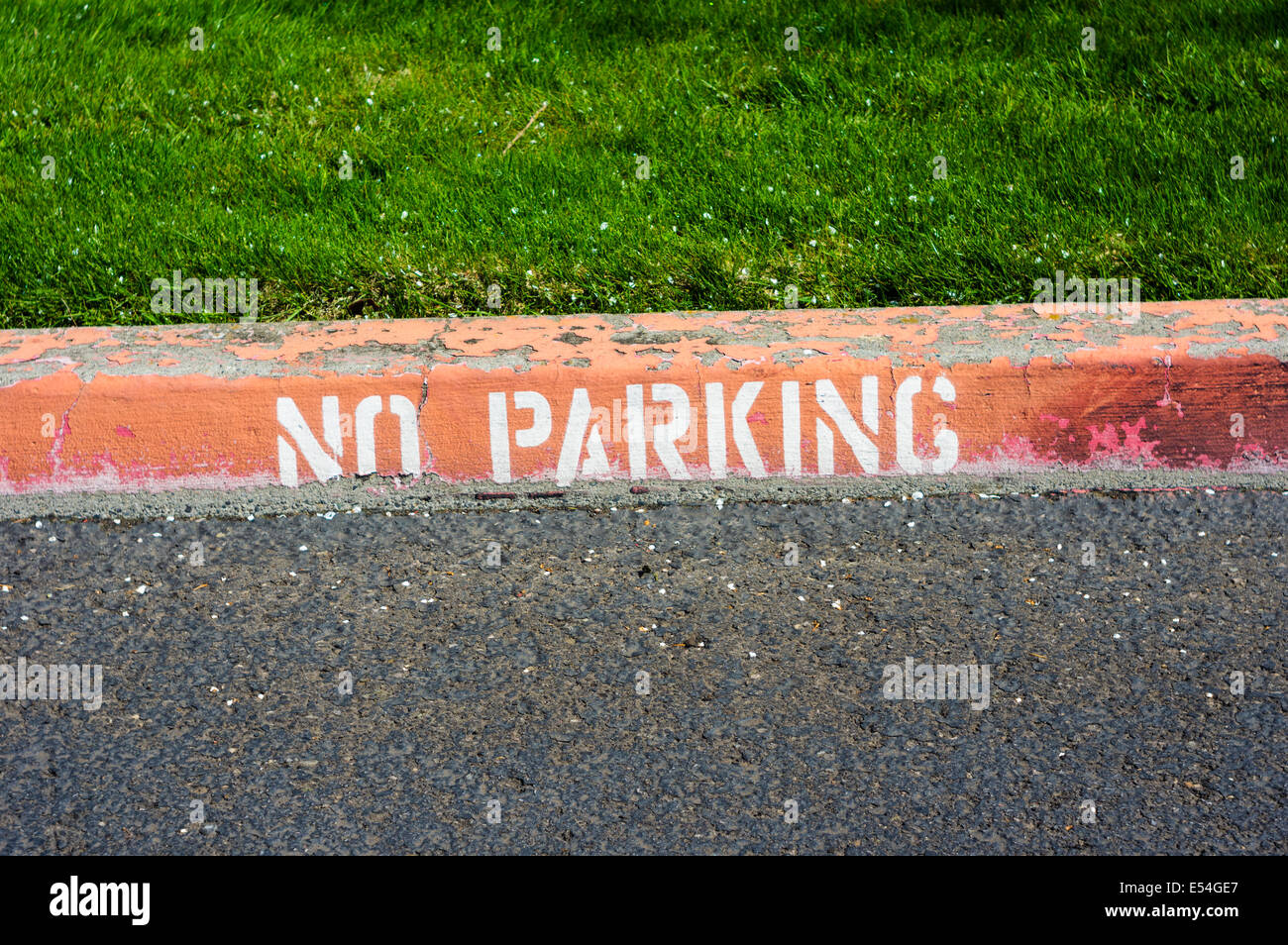 Parking lot curb hi-res stock photography and images - Alamy