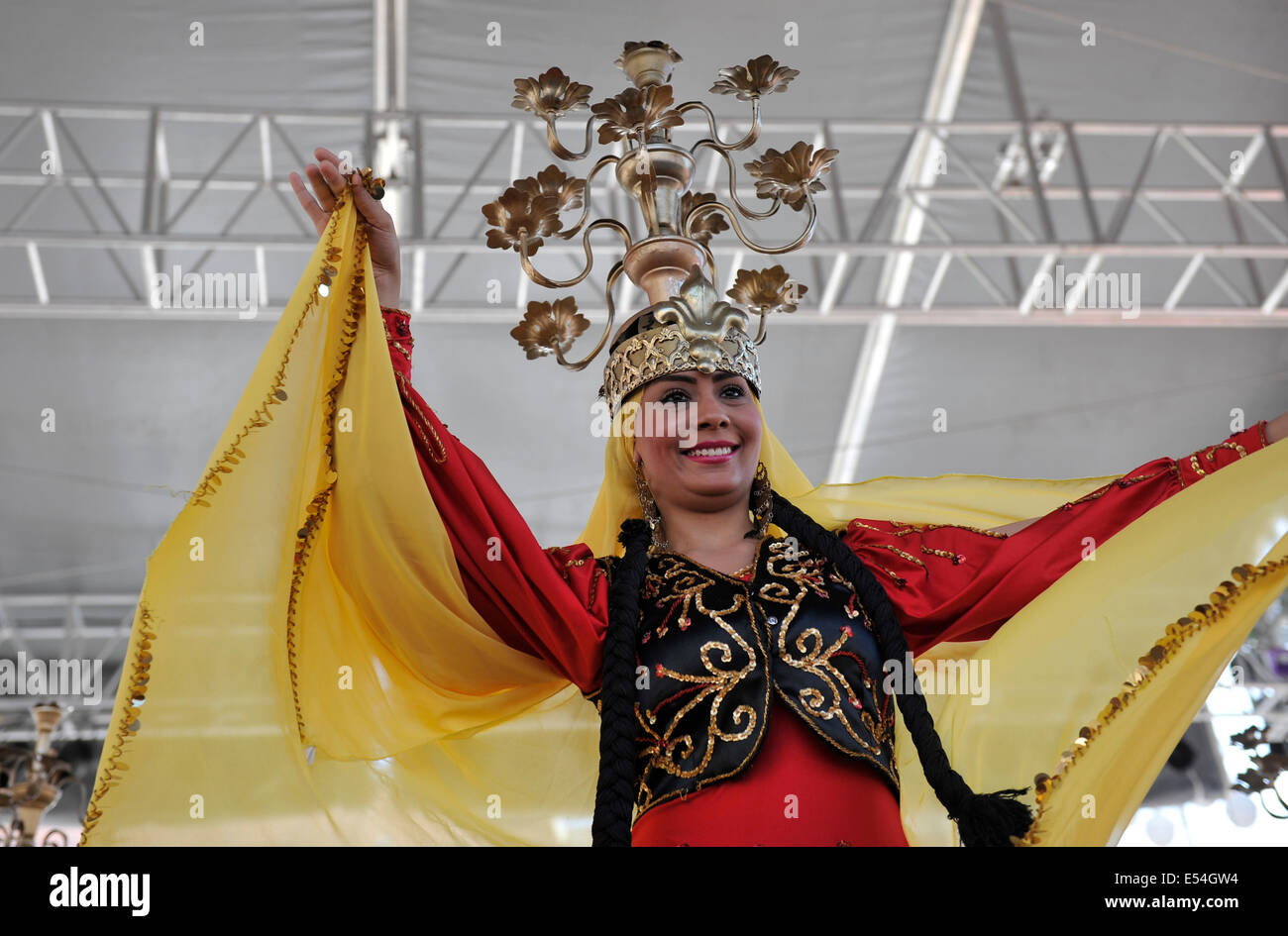 Members of folk groups Egyptian National Folklore Troupe from Egypt ...
