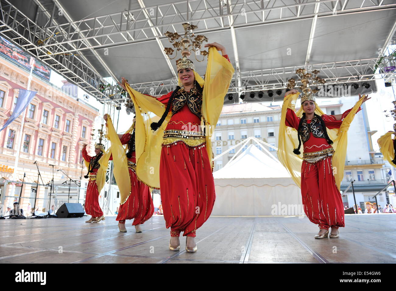 Members of folk groups Egyptian National Folklore Troupe from Egypt ...