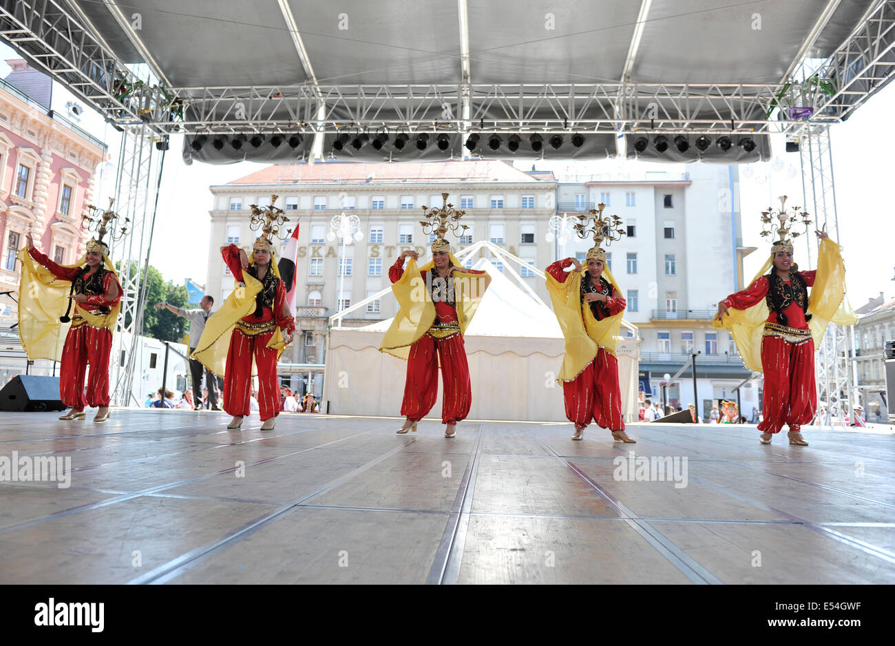 Members of folk groups Egyptian National Folklore Troupe from Egypt ...