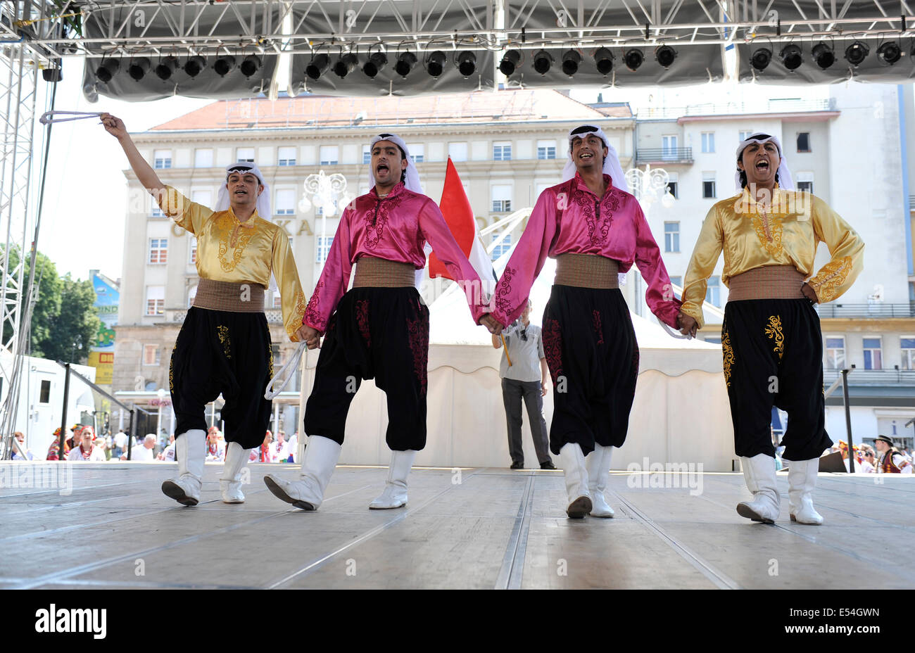 Members of folk groups Egyptian National Folklore Troupe from Egypt ...