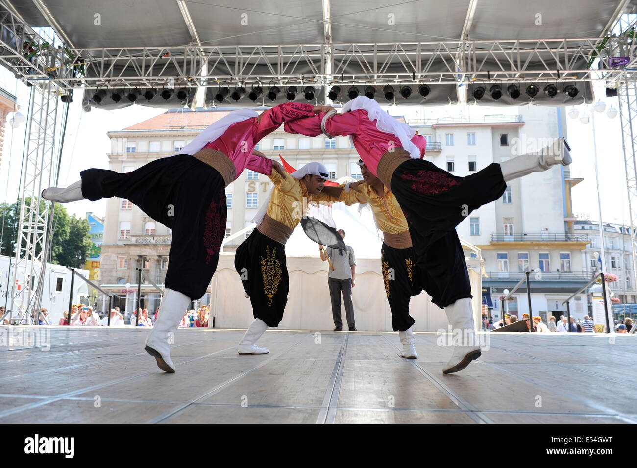 Members of folk groups Egyptian National Folklore Troupe from Egypt ...