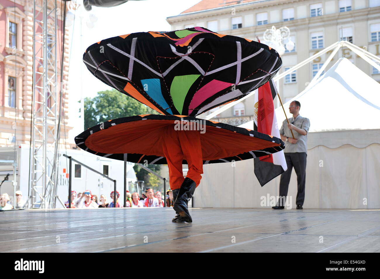 Members of folk groups Egyptian National Folklore Troupe from Egypt ...