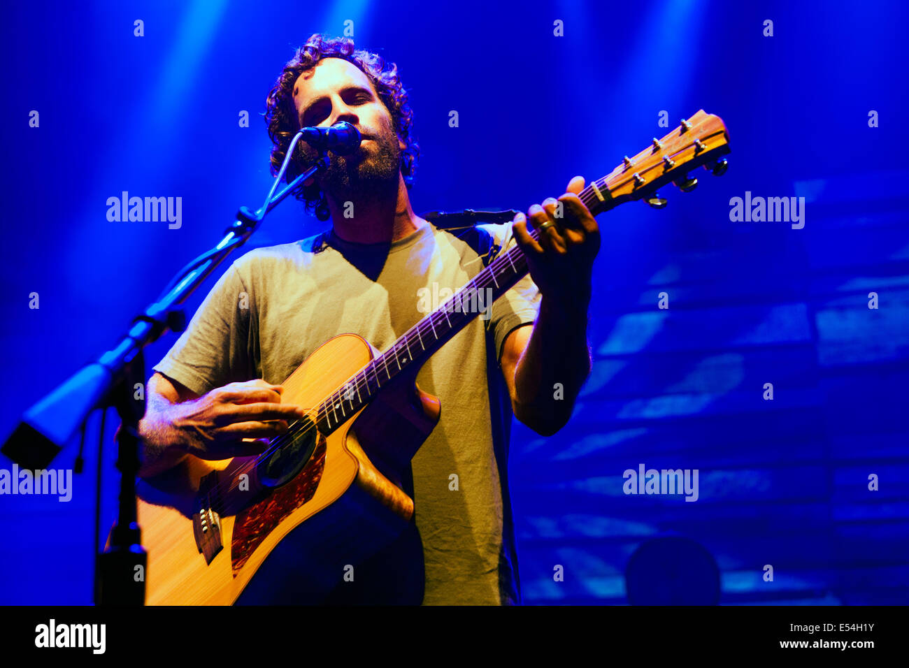 Hammersmith apollo audience hi-res stock photography and images - Alamy