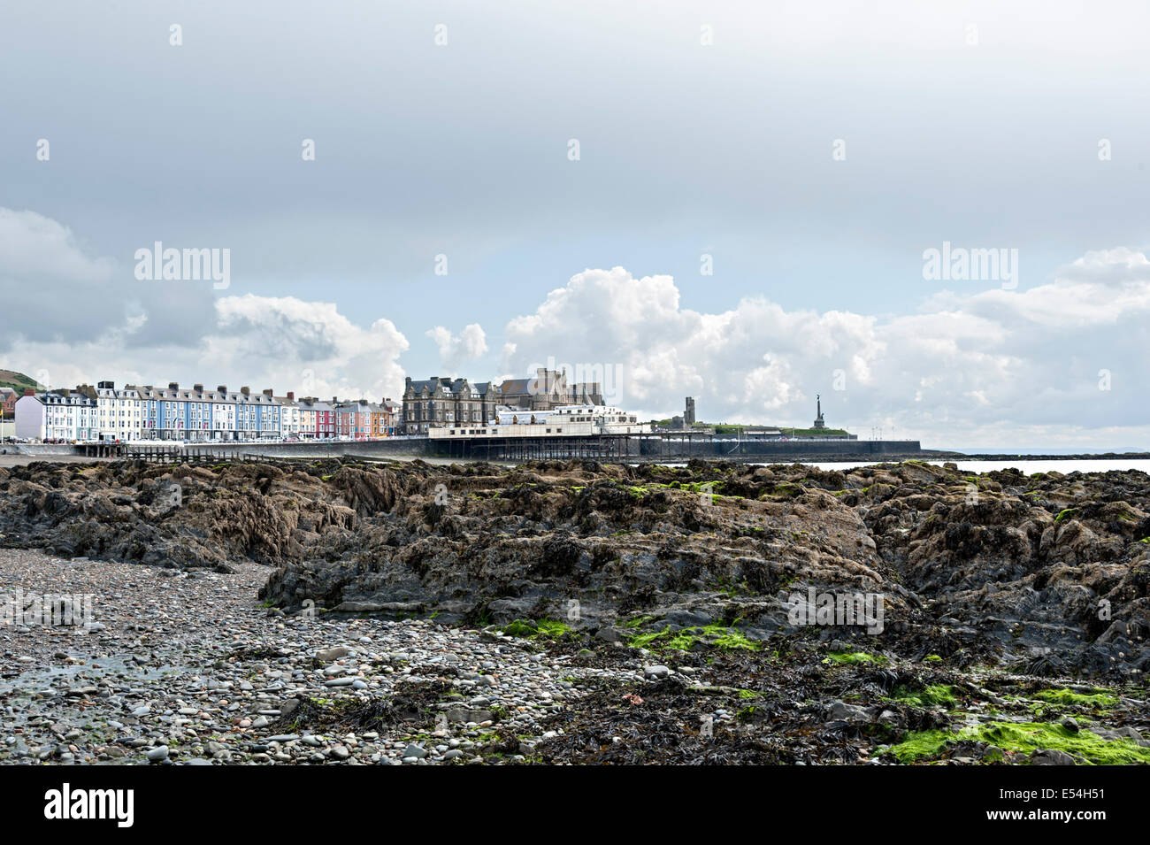 aberystwyth wales beach and rock pools and seaweed Stock Photo - Alamy