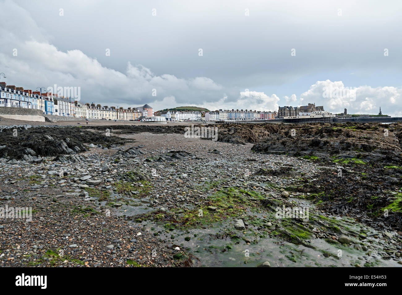 aberystwyth wales beach and rock pools and seaweed Stock Photo - Alamy