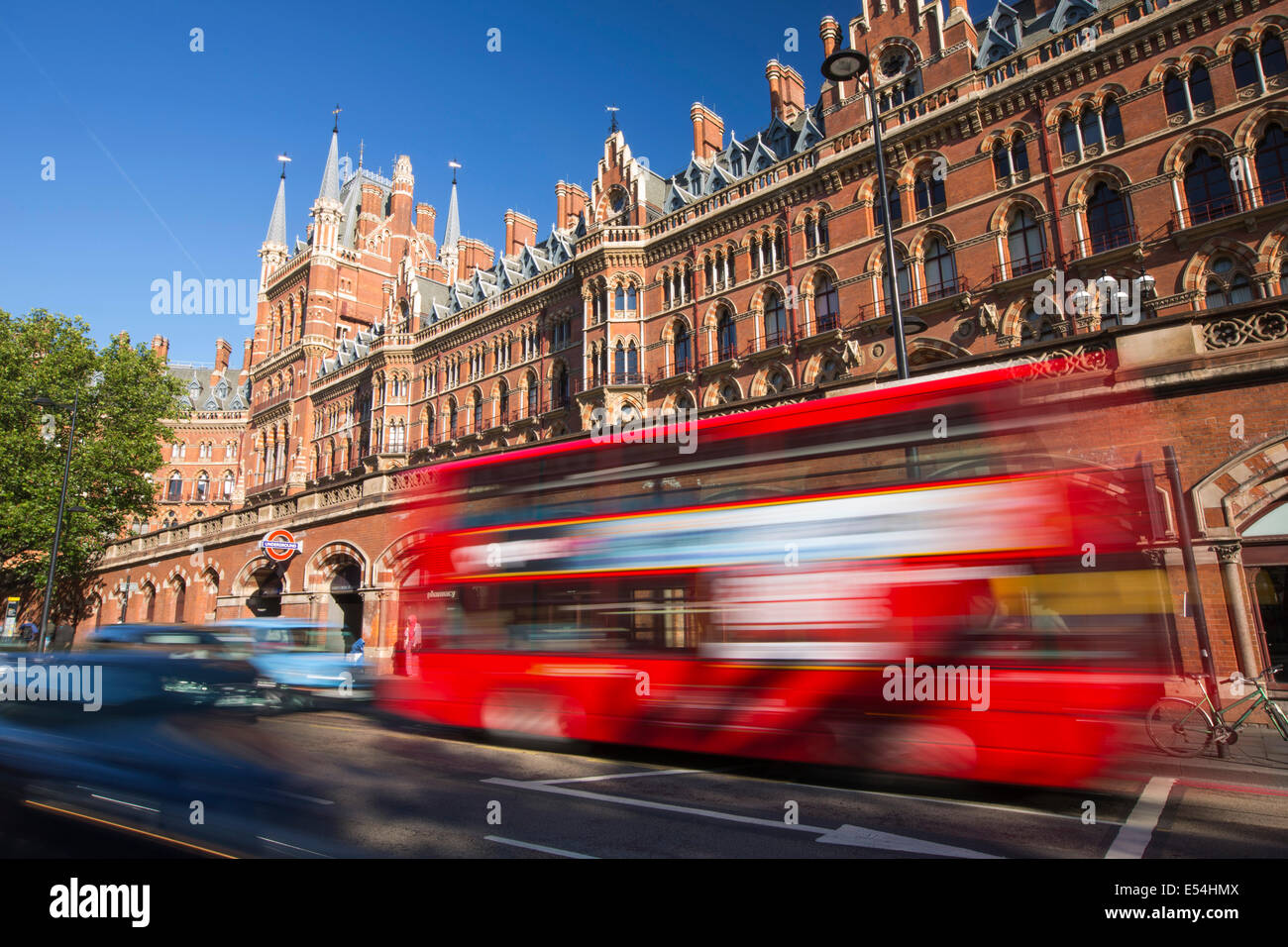 Green routemaster bus hi-res stock photography and images - Alamy