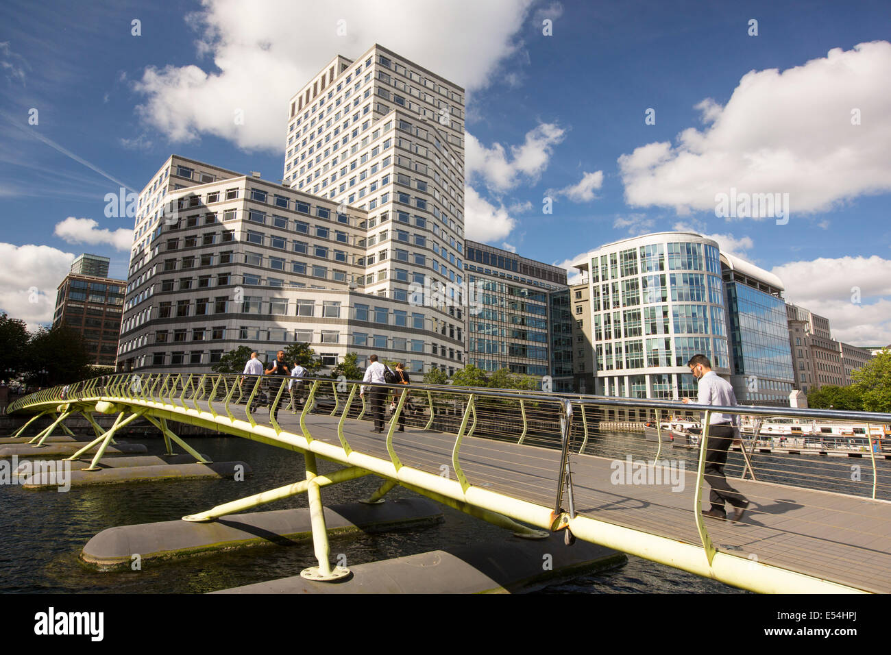 Pontoon Dock London High Resolution Stock Photography and Images - Alamy