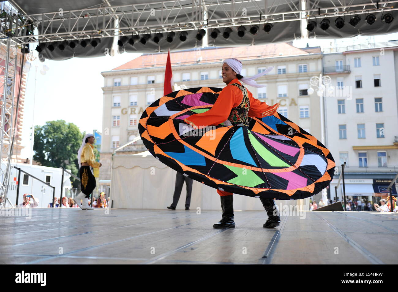 Members of folk groups Egyptian National Folklore Troupe from Egypt ...