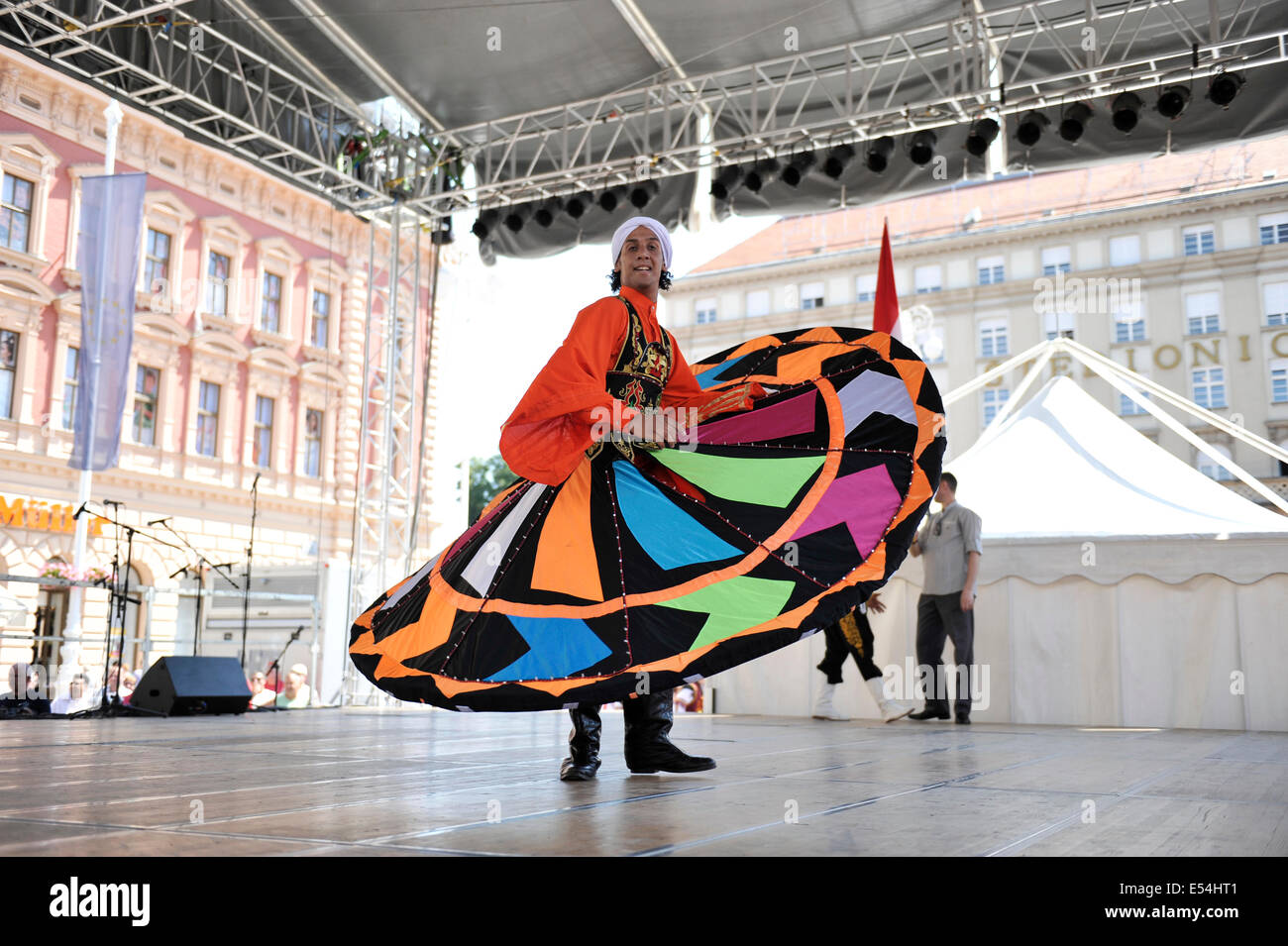 Members of folk groups Egyptian National Folklore Troupe from Egypt ...