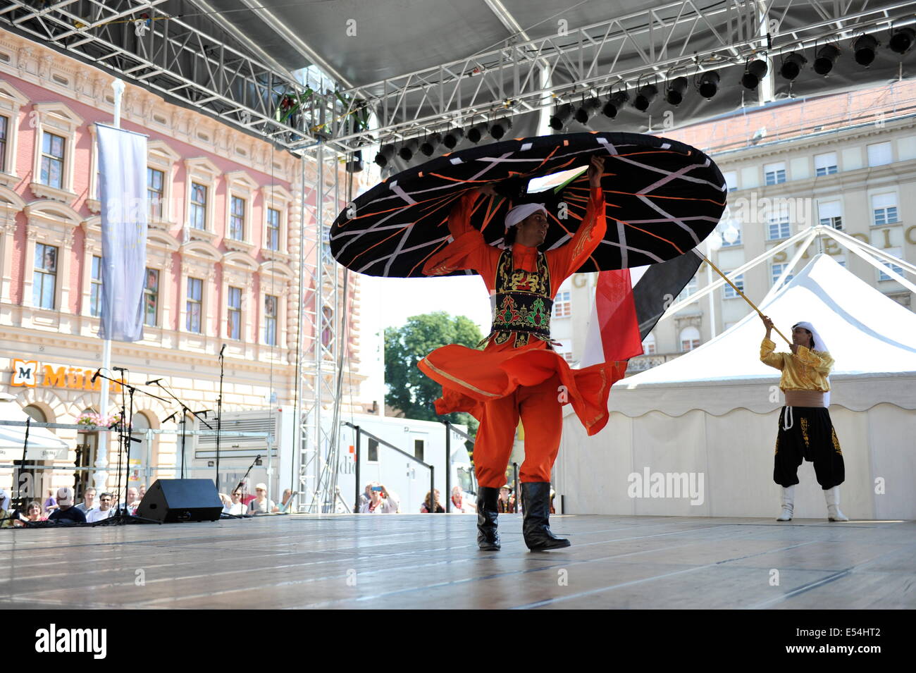 Egyptian folk troupe hi-res stock photography and images - Alamy