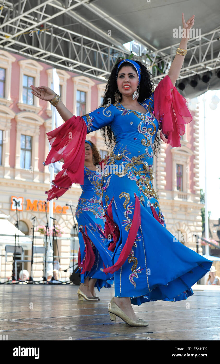 Members of folk groups Egyptian National Folklore Troupe from Egypt ...